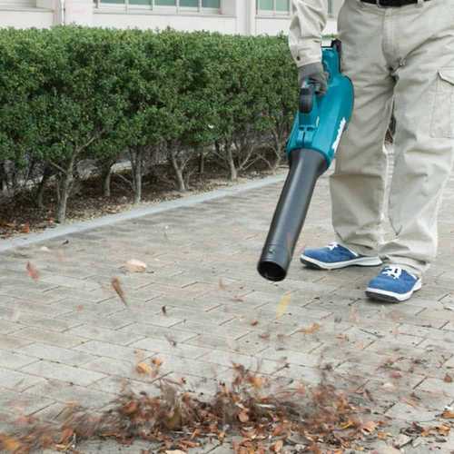 Makita 18V Lithium-Ion Cordless BLower with 1x (5Ah) Battery and 1x ...