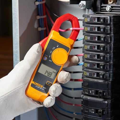 Fluke AC Clamp Meter, 400A, 30mm Jaw, CAT III 600V 302+: Shop Online at ...